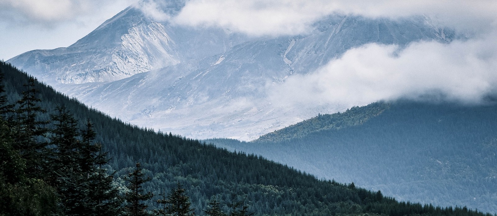 In what country is the stratovolcano Mount Saint Helens located?