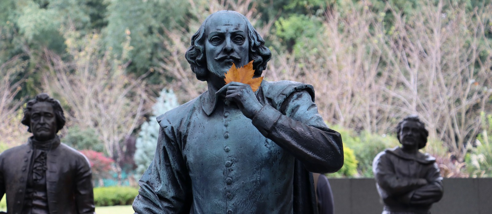 Which of Shakespeare's plays tells of a 'pair of star-crossed lovers'?